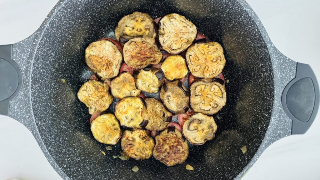 Maqluba Recipe (Upside-Down Chicken & Rice) – Authentic & Easy